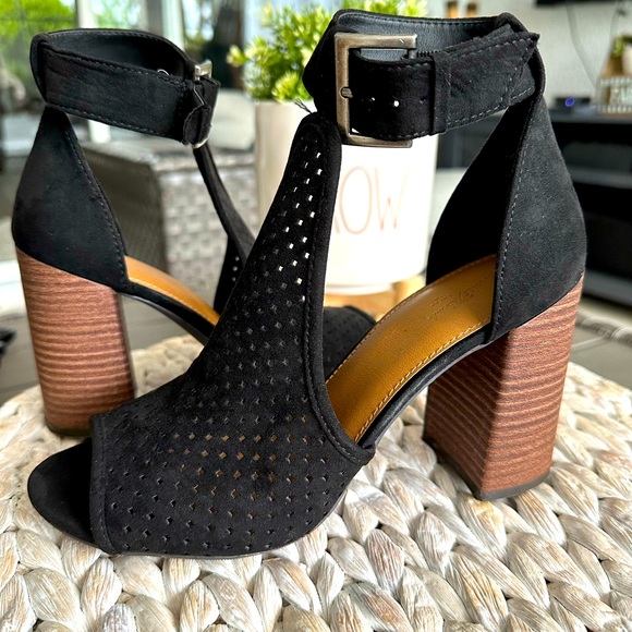 Universal Thread | Shoes | Universal Thread Chunky Heel Peep Toe Sandal ...